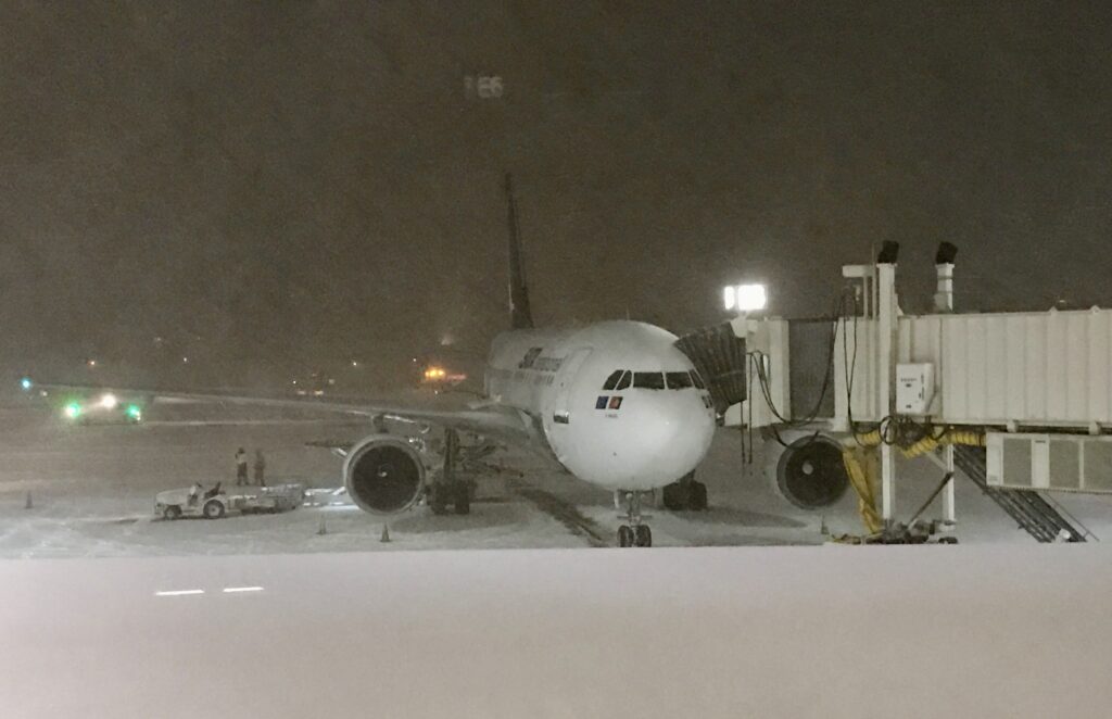 How to Handle Flight Delays - Brave Wise Traveler